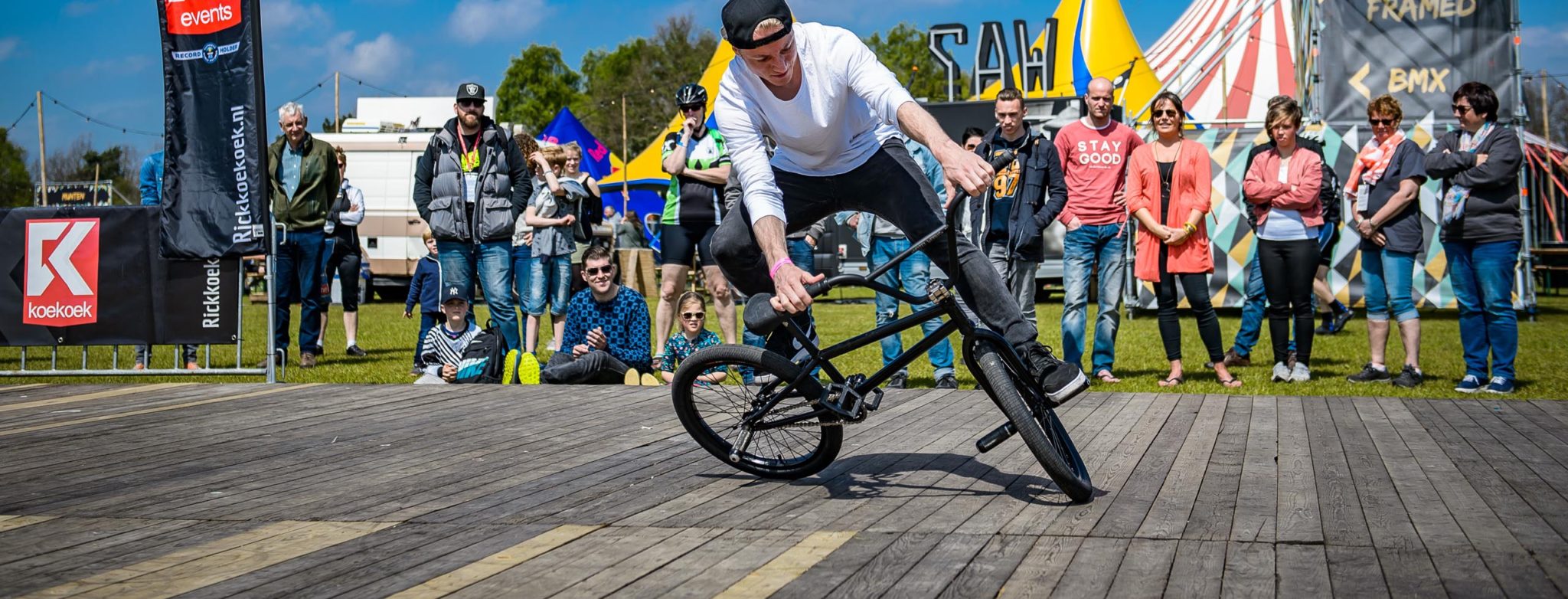 Spectacular stunts: BMX Bike trial and BMX Flatland